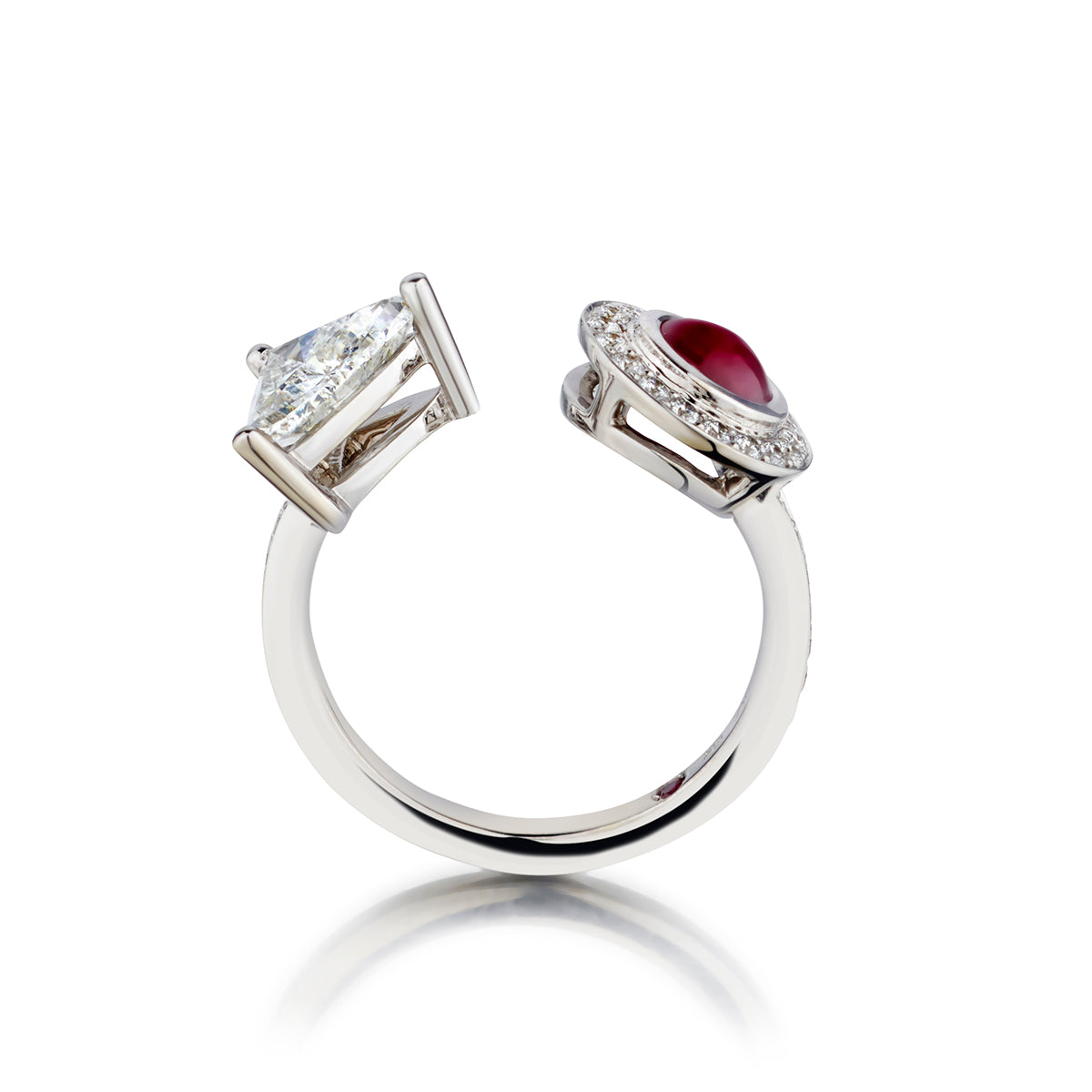 Unique Ladies 18kt White Gold Diamond and Ruby. Royal de Versalles. – Van Rijk