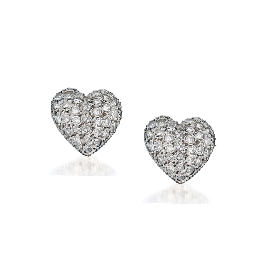 Ladies 18kt white gold diamond heart shape stud earings. – Van Rijk